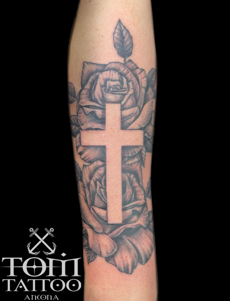 Rose e Croce – Tom Tattoo